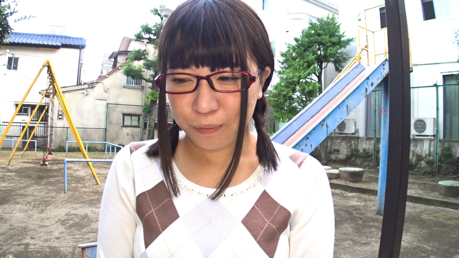 天然芋っこ地味めがね巨乳のむっつりスケベちゃんの本性は潮吹きまくりエビ反り痙攣中出し逝き少女！ アダルト動画 ソクミル