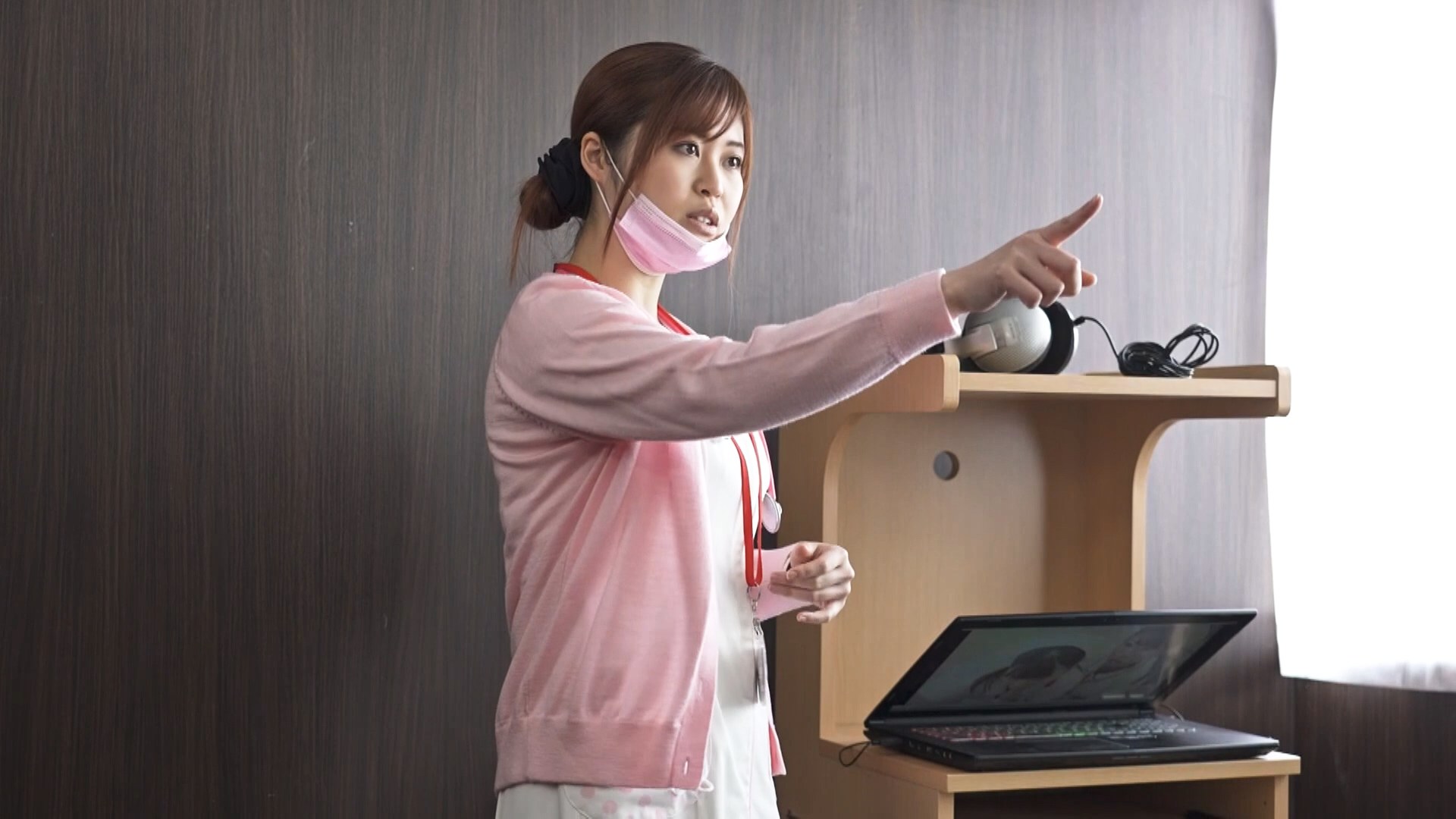 看護師さんが、不妊治療での精液採取に苦戦していたら「本当は、ダメですからね。」とこっそり射精のお手伝い。病院内で内緒のずっぽん吸引フェラ・ケツ顔騎スタンプ・唾液ダラダラ接吻患者様のご要望には