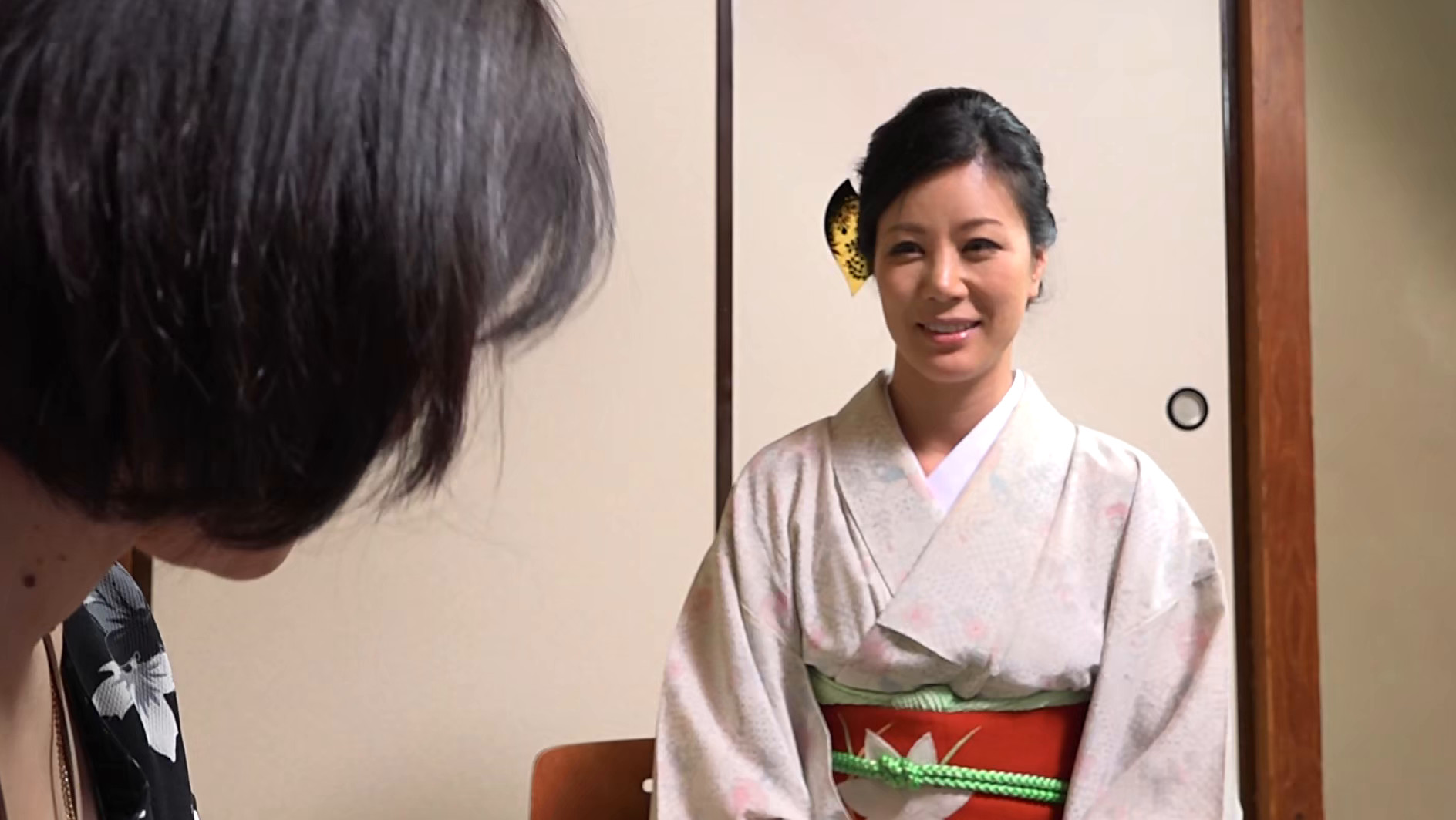 貴方の誘いを待っている温泉宿の女将さん 片瀬仁美 アダルト動画 ソクミル