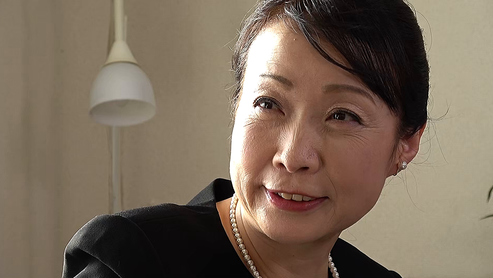 383361 昭和猥褻官能ドラマ 清楚な五十路の先生は教え子の父親に襲われる 夫の一周忌の夜、義理の息子に恥部を晒した熟母【ソクミル】 Av性活