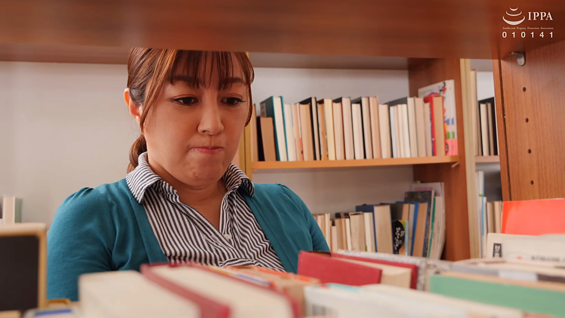 声が出せない絶頂授業で10倍濡れる人妻教師 磐井玲子 五十歳 アダルト動画 ソクミル