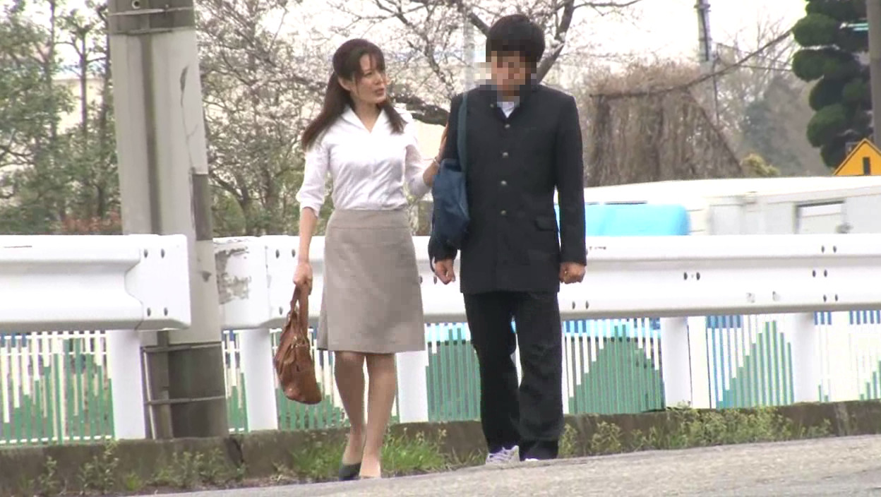 40代になって性欲が増した女教師が内緒で付き合う教え子の暴走チ ポを学校内でも優しくヤってあげている 154652 人気av女優観察日記
