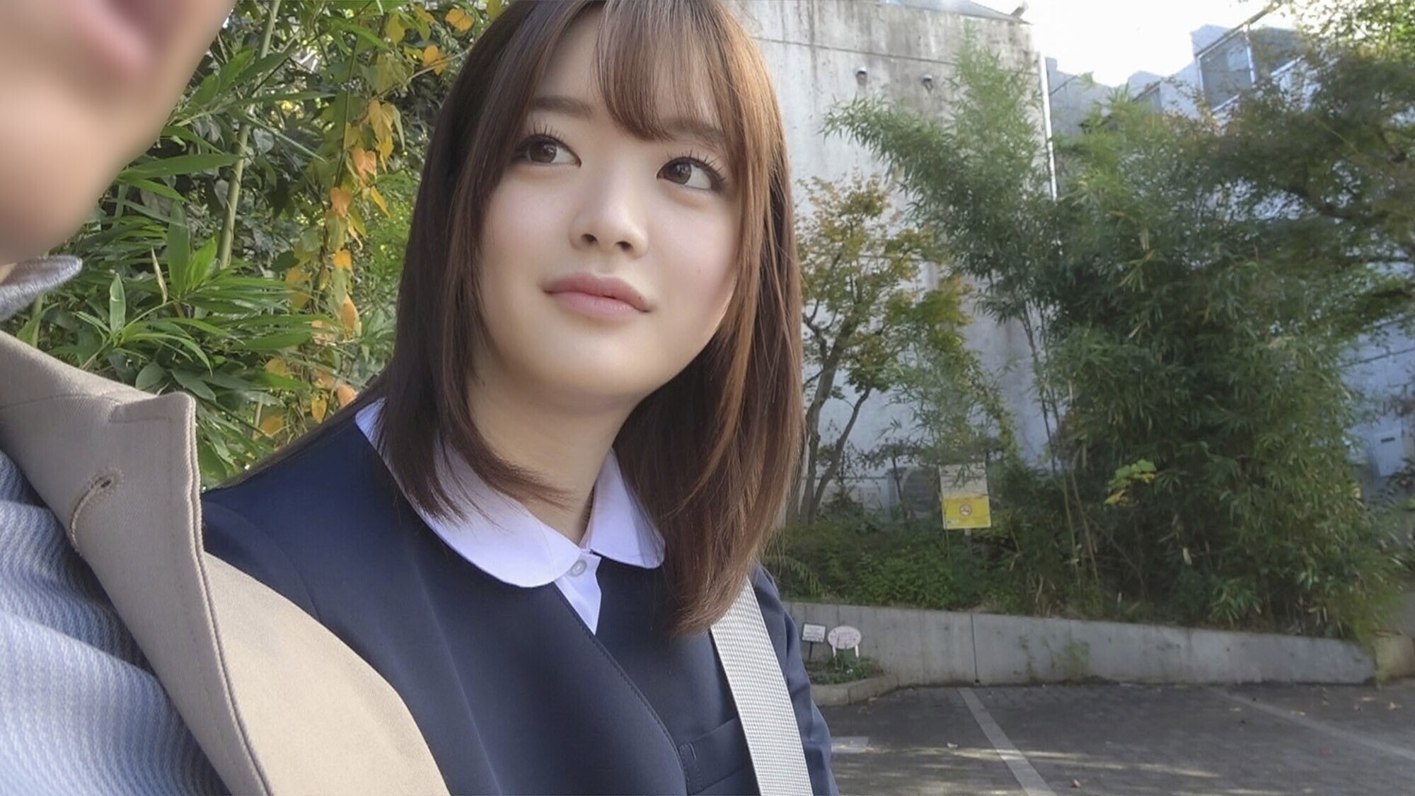 赤ちゃん作ろっ!透き通る白肌の隠れ巨乳美少女は青春スマイルでおじさんを子作りsexに誘う。 アダルト動画 ソクミル