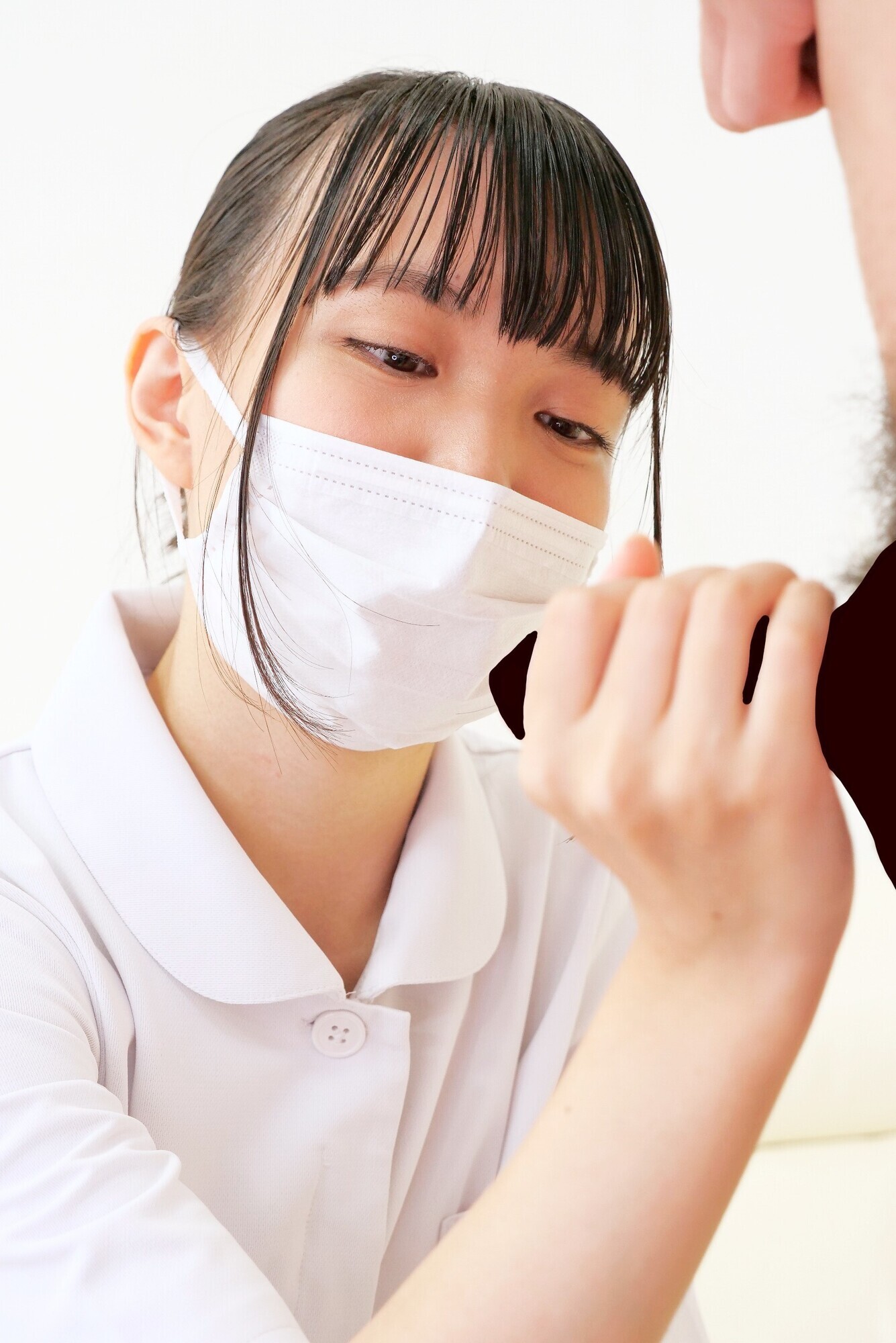 完全顔出し現役ナースをガチナンパ!白衣の天使がedに悩む男を改善! ギン勃ちしたら喜んで中出しセックスまでさせてくれました! 雪乃える アダルト動画 ソクミル