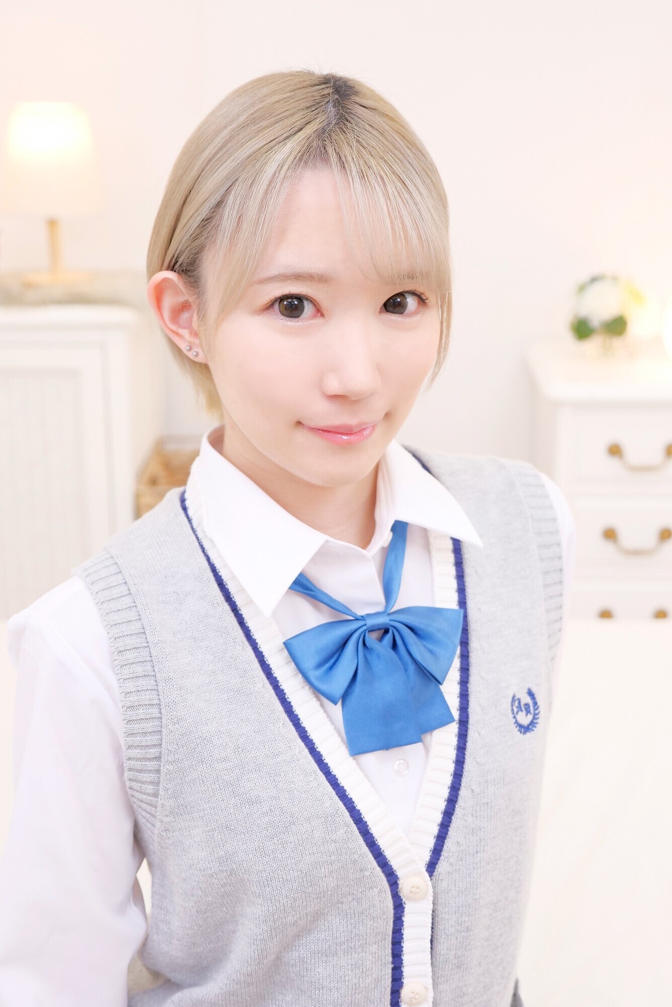 素人限定! パンティ素股でカチカチのav男優ちぽがアソコに擦れて赤面発情!エアーセックスのはずがパンツ越しに擦れて汁まみれ!つるんと入ってその