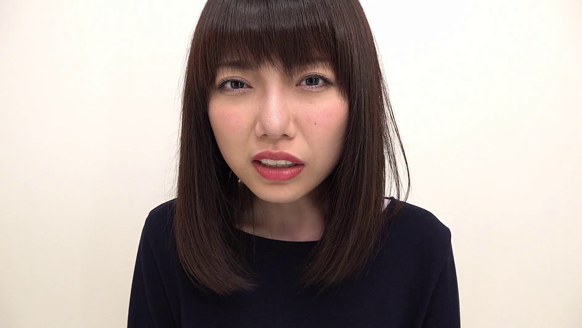 パンティのままでおしっこしてね・・・と言われてガマンできませんでした 夏原唯 アダルト動画 ソクミル