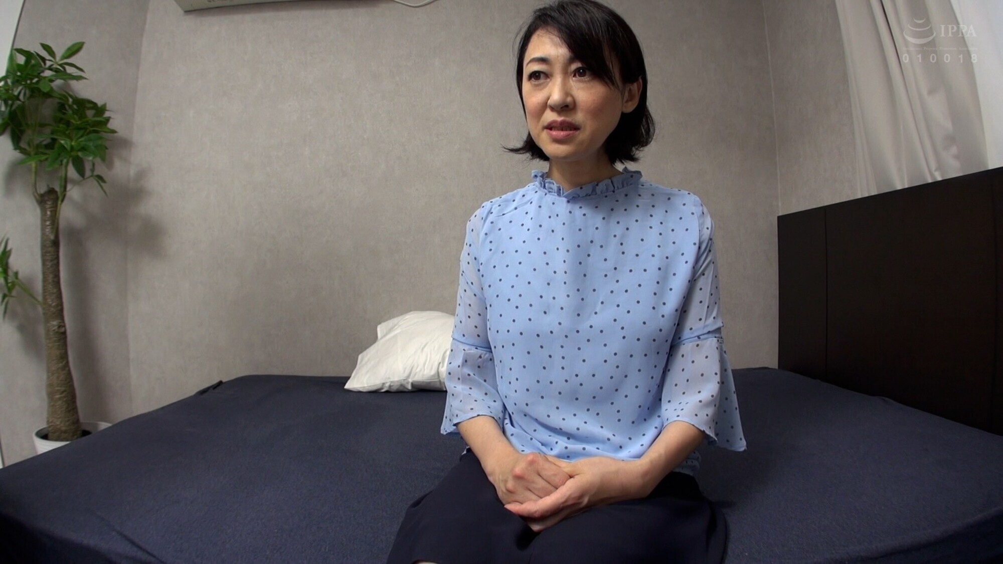 良妻賢母な雰囲気の六十路熟女が介護のパート先で恋をして女としての自信を取り戻す為!?に旦那に内緒でav出演!烈な快感に絶頂痴態sex アダルト動画 ソクミル